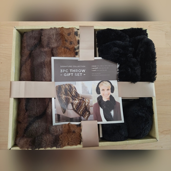 Other | Signature Collection 3 Piece Throw Gift Set New | Poshmark